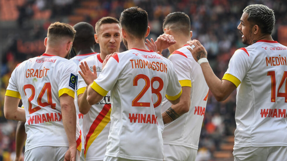 Lens win forces PSG to wait for Ligue 1 title