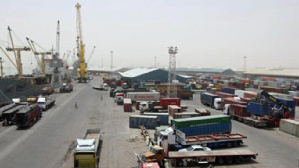 Bomb blast strikes major Iraq port