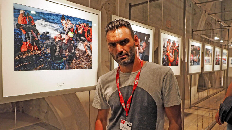 Le photographe Aris Messinis remporte le Visa d'or pour son travail sur ...