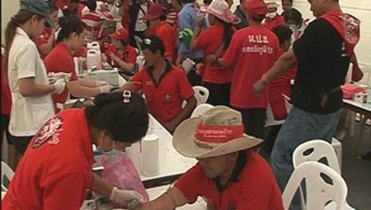 Thousands of 'Red Shirts' donate blood to throw at government