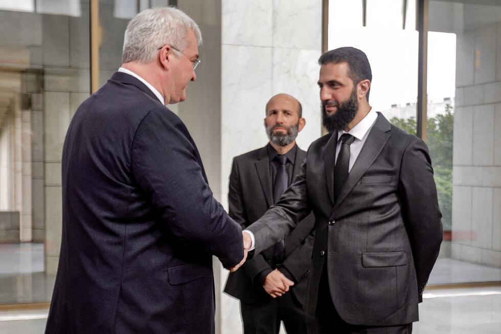 Syria's de facto leader meets minority Christians