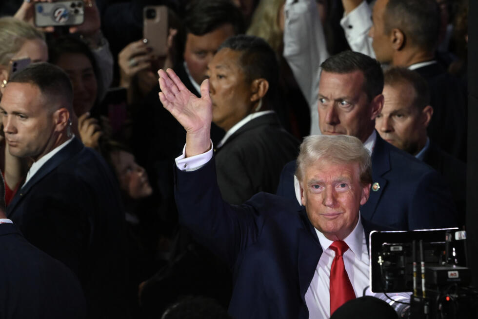 US right takes aim at women Secret Service agents who protected Trump