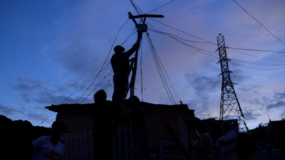 La energía eléctrica regresa a Venezuela tras el apagón más fuerte ...