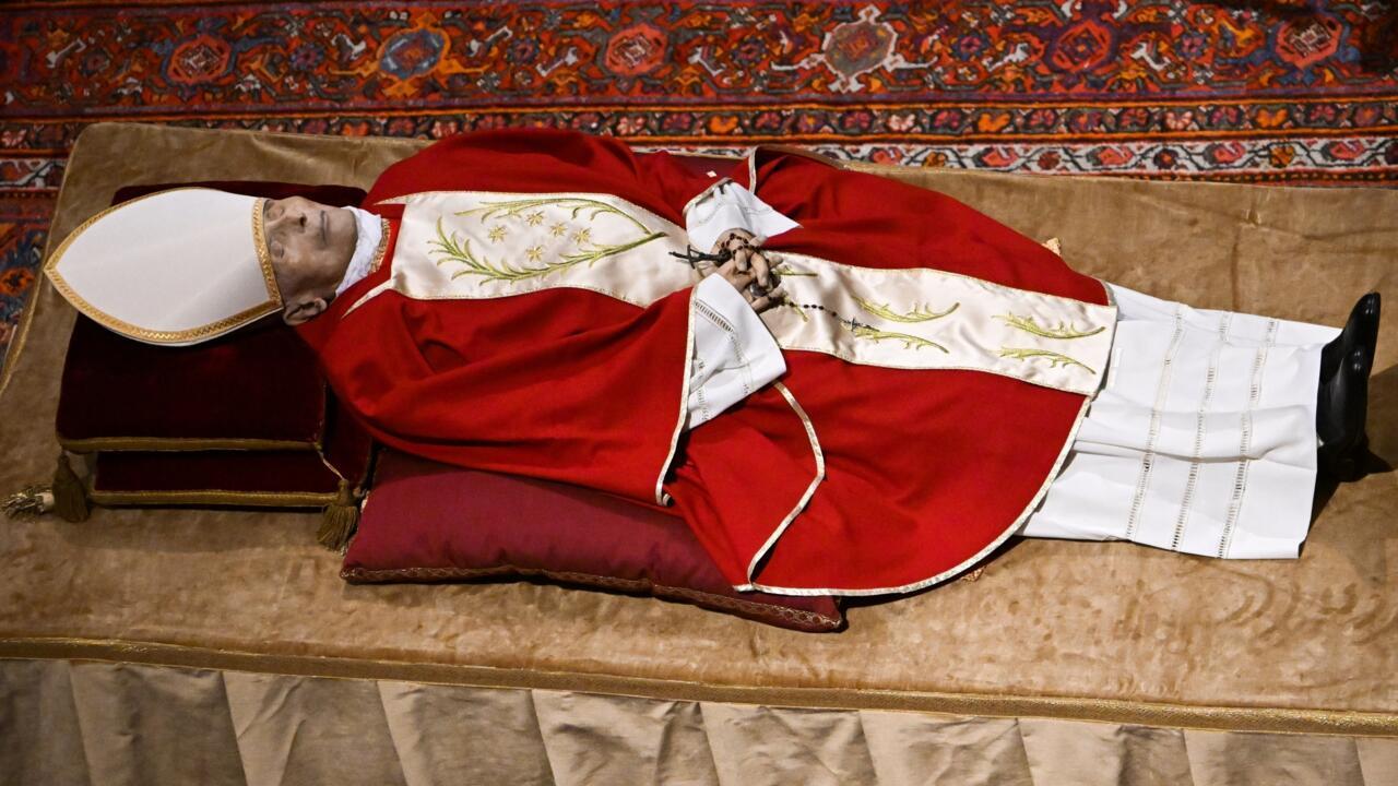 Pope Francis to lead ex-pontiff Benedict's funeral