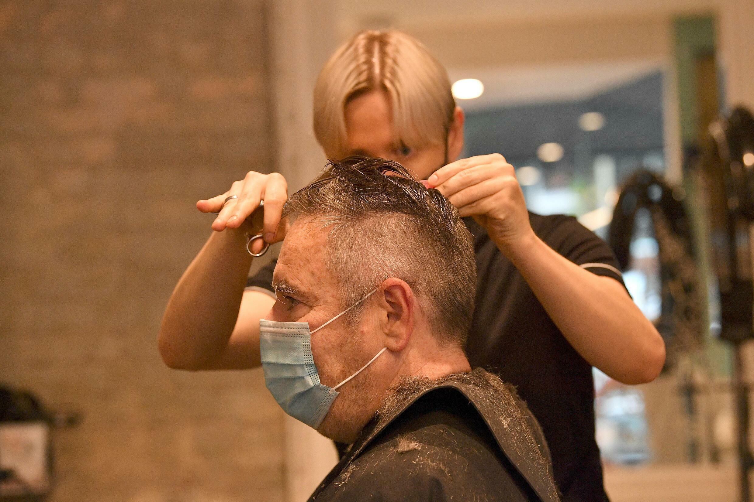 Rain-sodden Sydney ends lockdown after 106 days - France 24