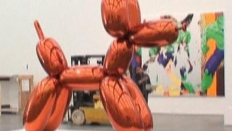 Artist Koons honored in Chicago exhibit