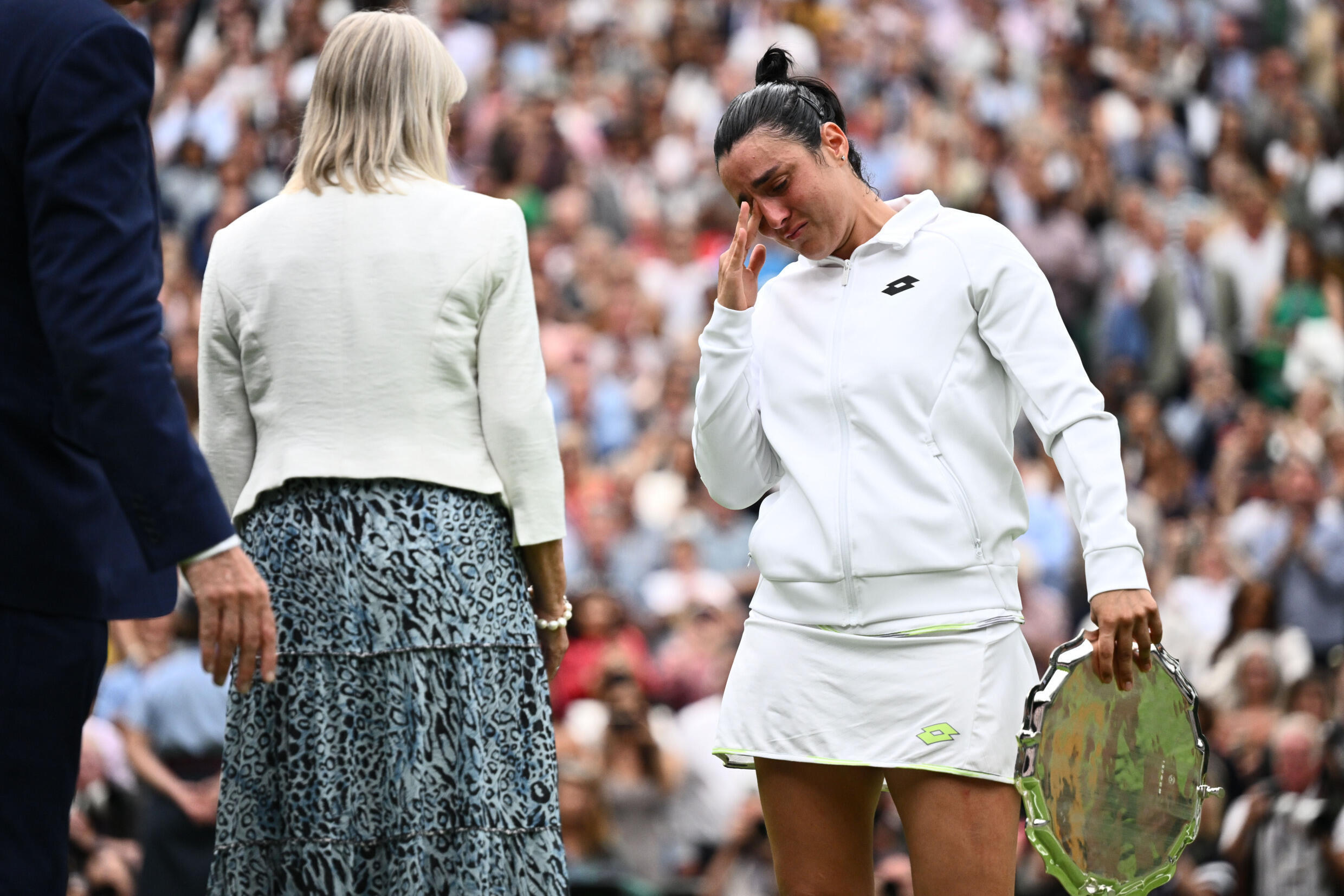 Unseeded Vondrousova stuns tearful Jabeur to win Wimbledon title