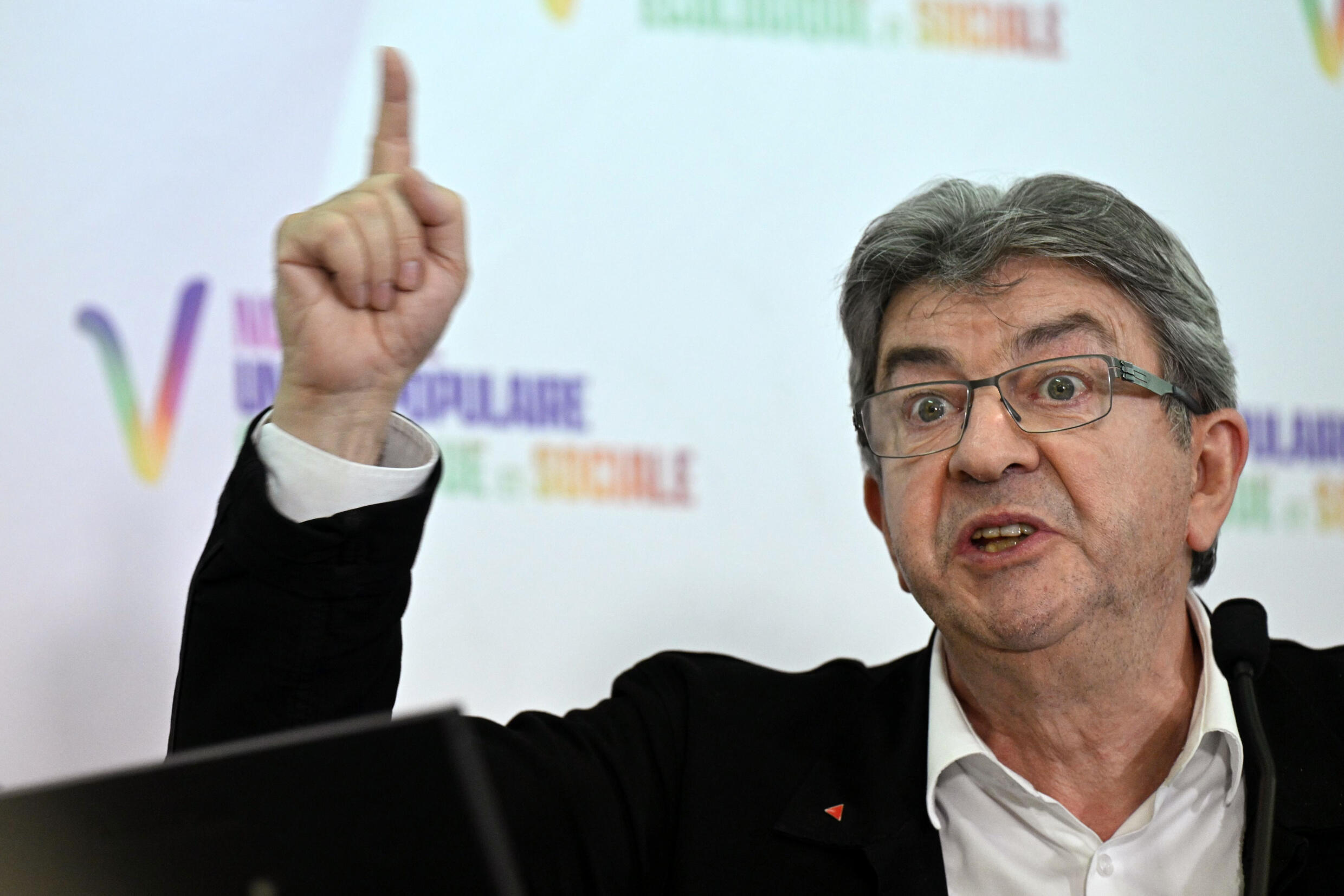 Véran demande à Mélenchon de "respecter le vote des Français"