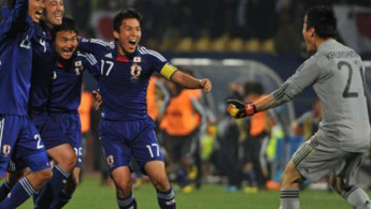 Japan roll over Danes to reach next round