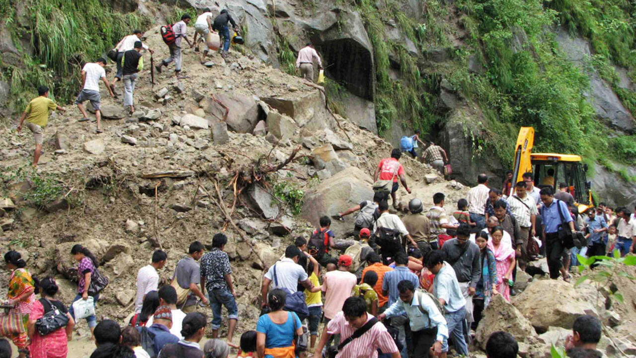 Scores trapped as landslide hits Indian village