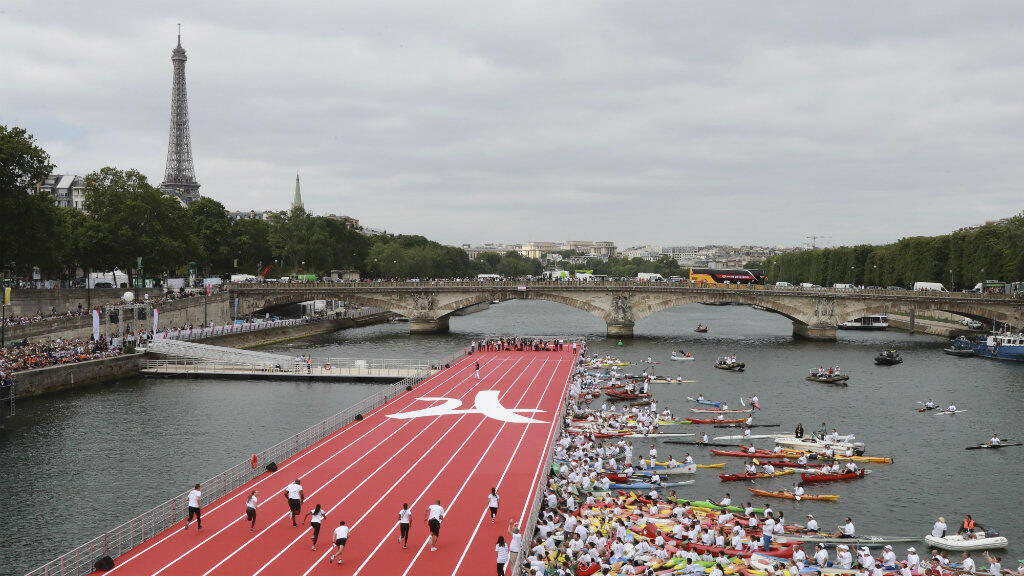 Paris performs magic for Olympics bid: Running on the River Seine