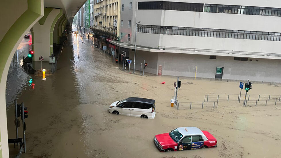 Hong Kong’s heaviest rainfall in 140 years submerges subways, closes ...