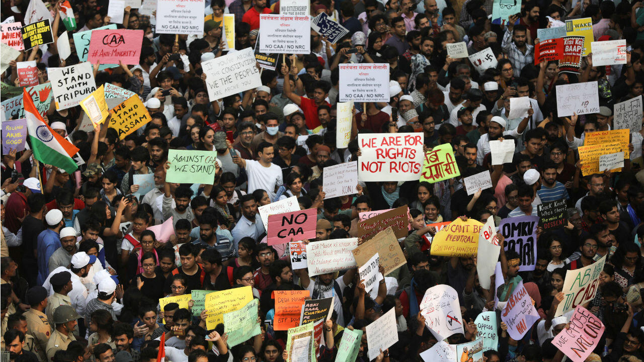 Defying bans, shutdowns, Indians protest en masse against citizenship law