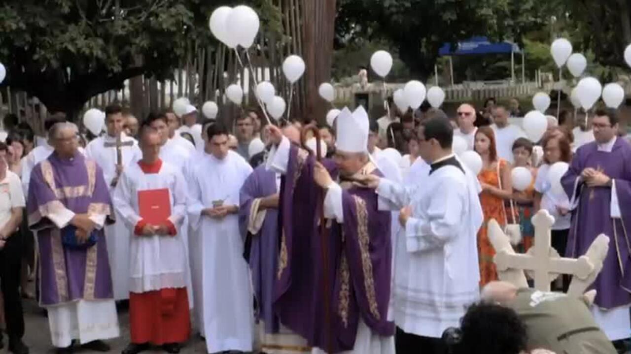 Continúan homenajes religiosos a víctimas de redada policial en Río de ...