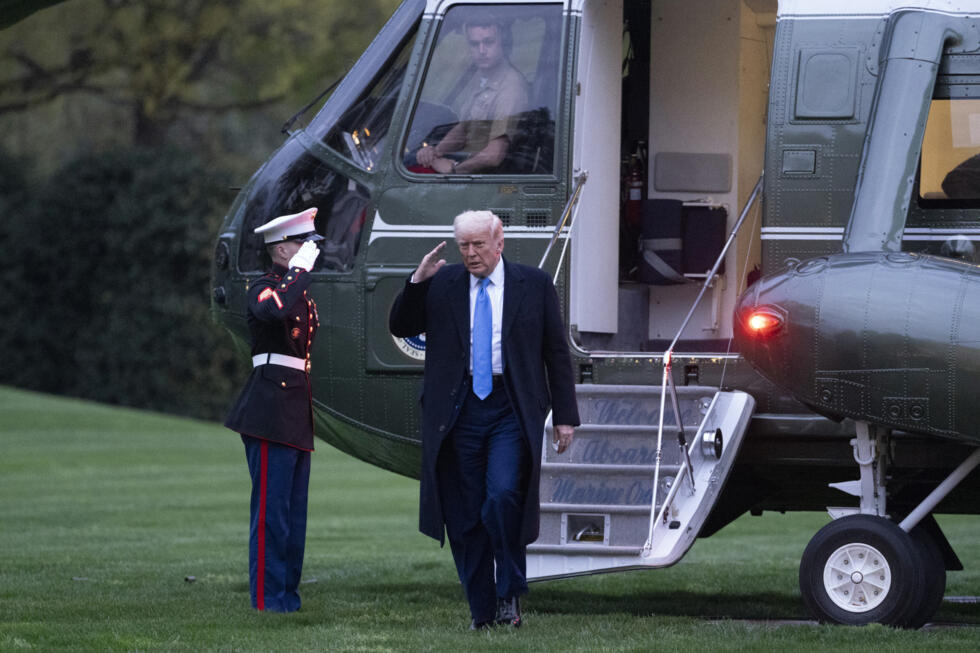 Trump solo: first lady, children out of frame in new term