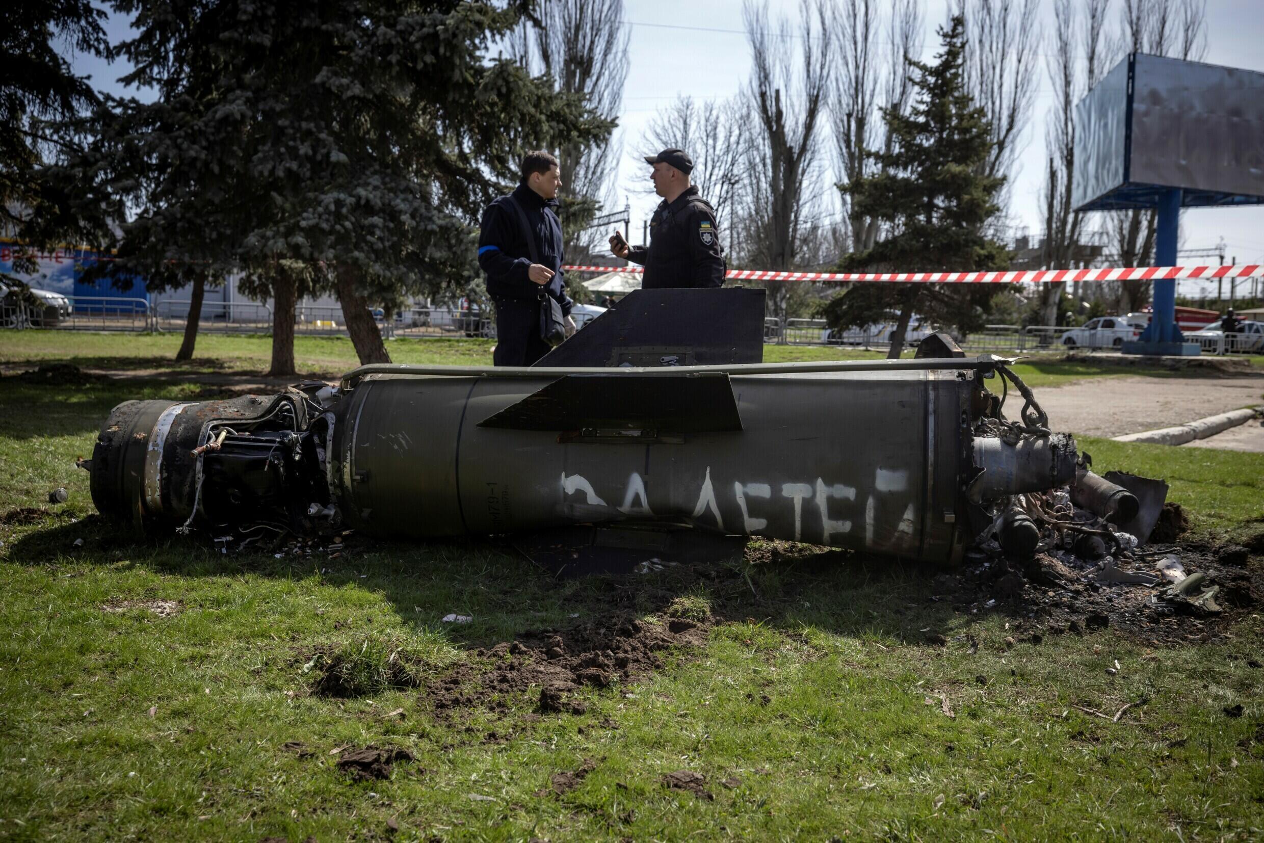 'Bodies everywhere': Rockets strike Ukraine evacuation hub