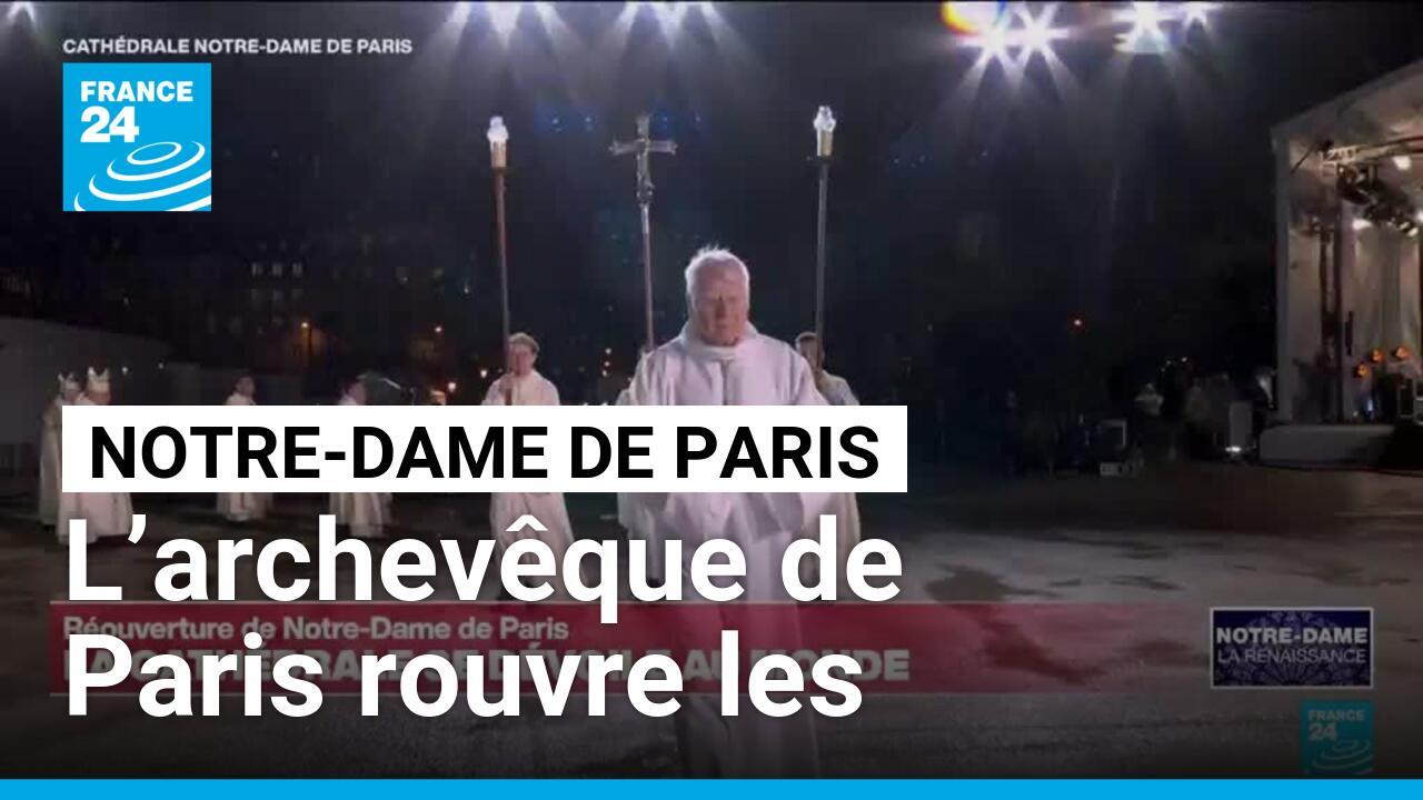 L’archevêque de Paris rouvre les portes de Notre-Dame - France 24