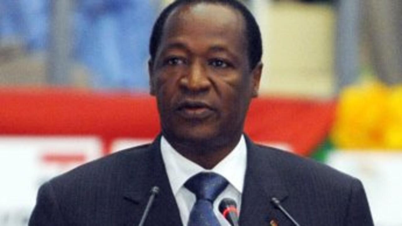 Le président Blaise Compaoré prend en main le ministère de la Défense