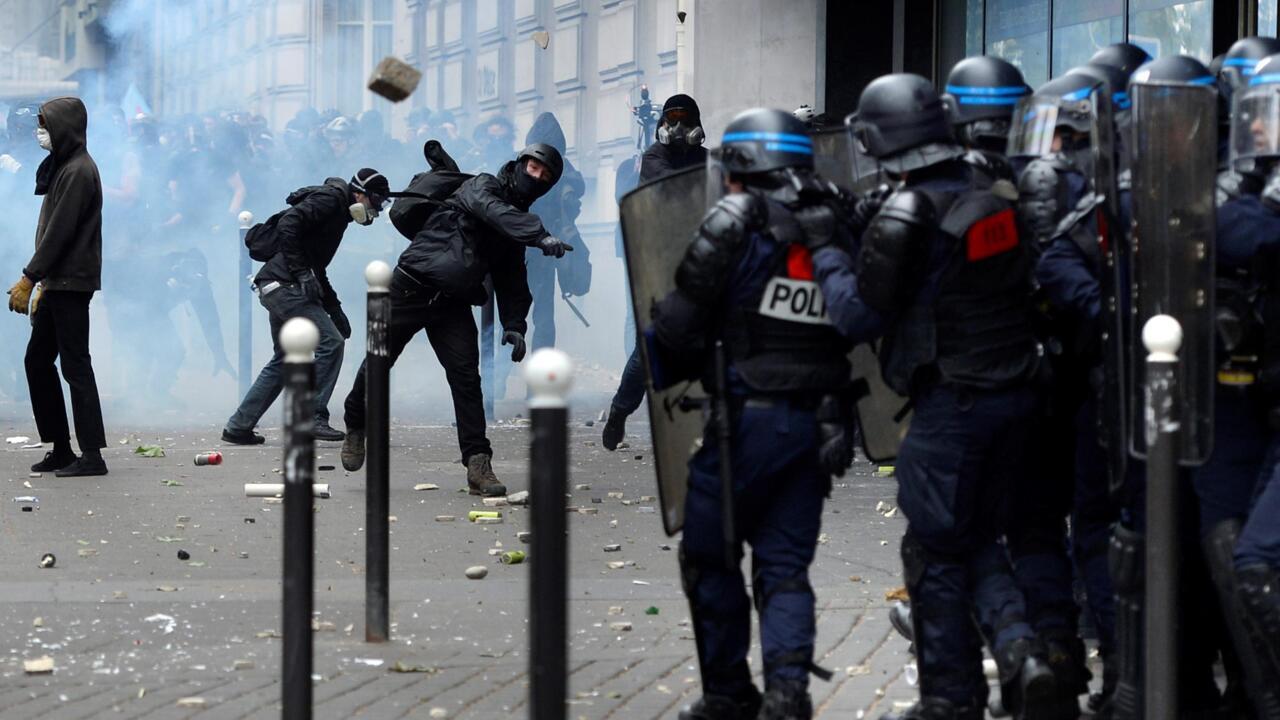 Video: Masked activists wreak havoc during Paris labour law protest