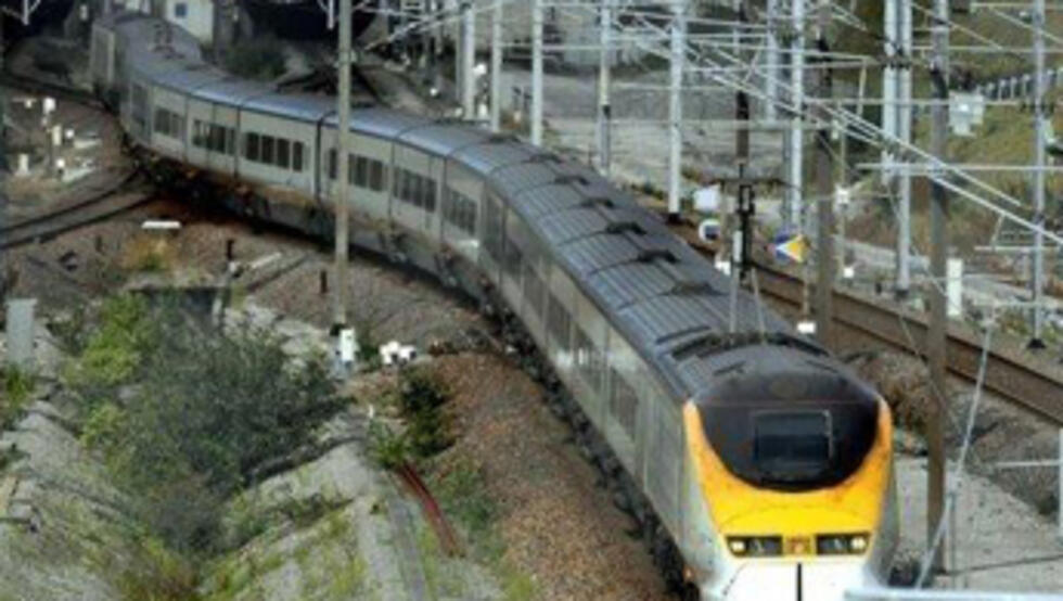 Eurostar train breaks down, 740 stranded