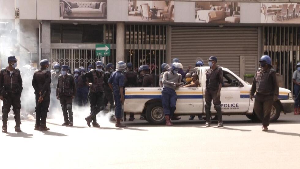 Zimbabwe minister accuses opposition of gun smuggling - Eye on Africa