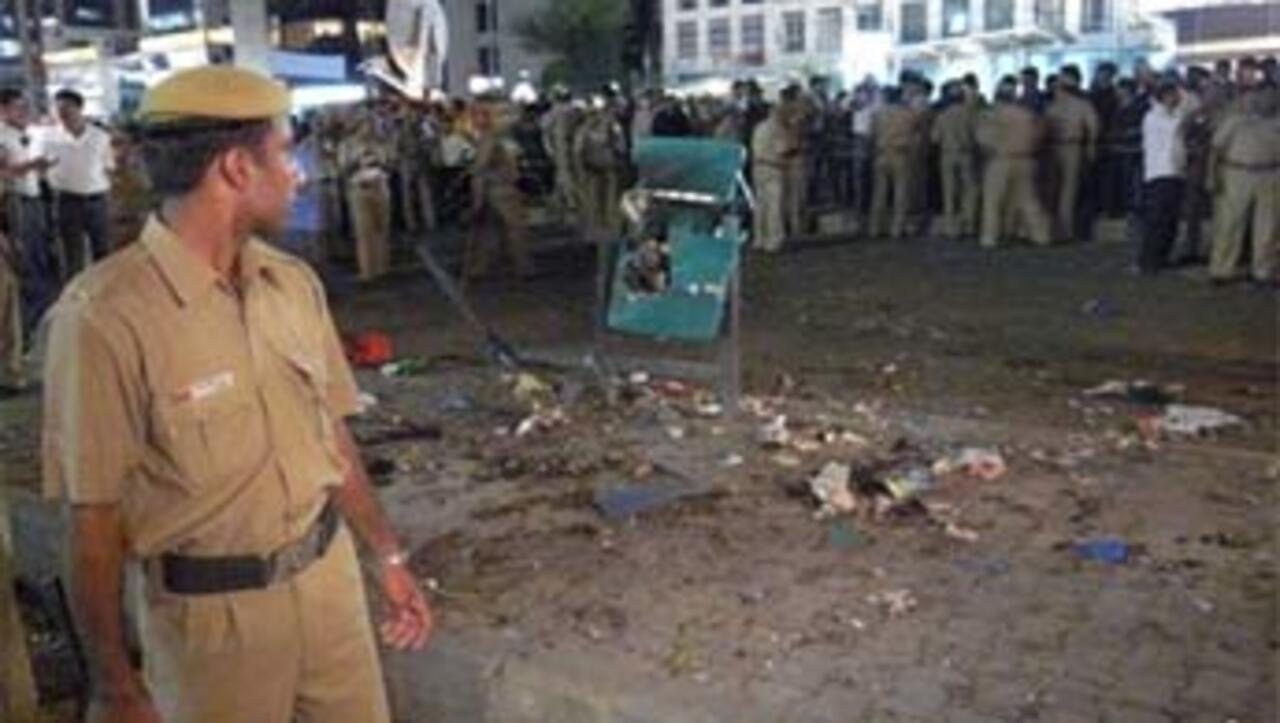 Deadly blasts rock New Delhi shopping area