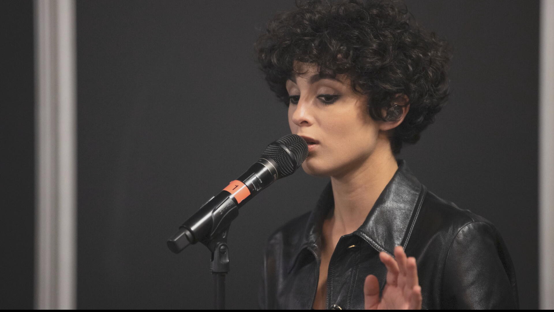 Barbara Pravi, l'espoir français à l'Eurovision - À l'Affiche