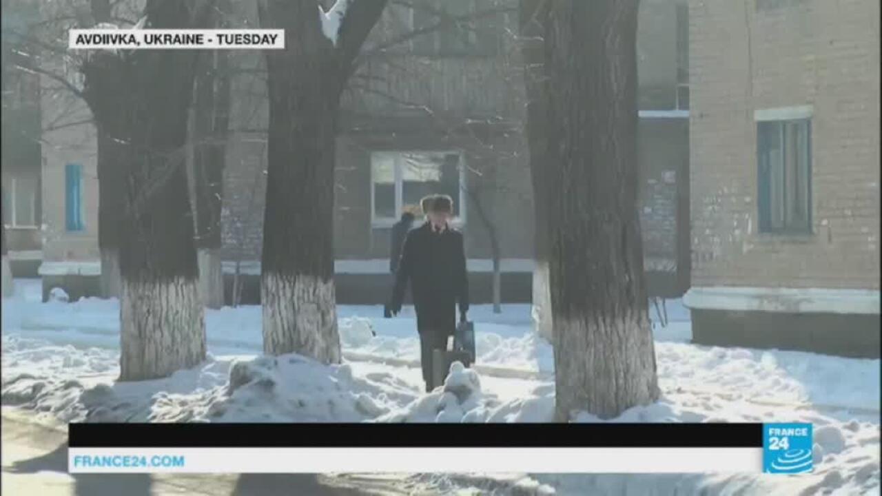 Shelling in Urkaine leaves town without power in freezing temperatures ...