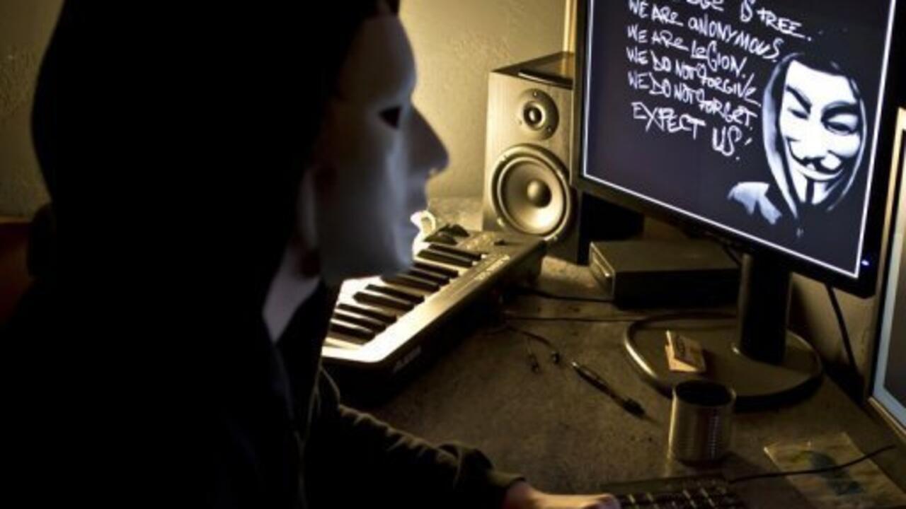 Police swoop to arrest 25 suspected 'Anonymous' hackers