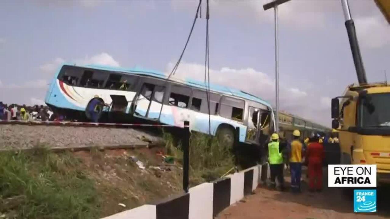 Six killed as train rams into public bus in Nigeria's Lagos - France 24