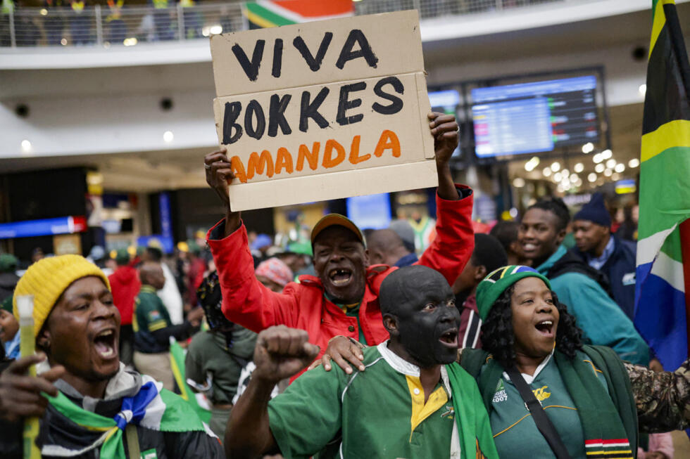 Thousands brave cold, rain to welcome world champion Springboks