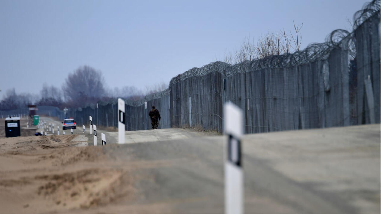 Hungary asks EU to pay half the cost of anti-migrant border fencing ...