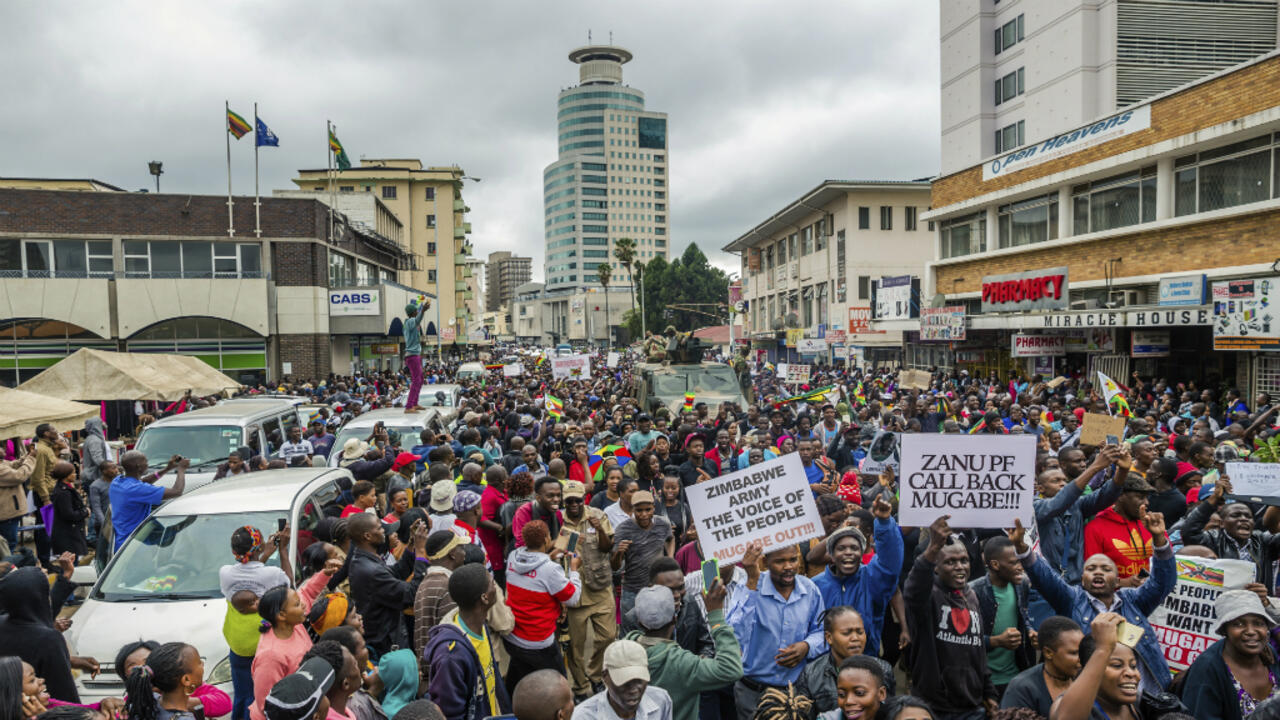 Thousands of Zimbabweans rally for Mugabe’s resignation