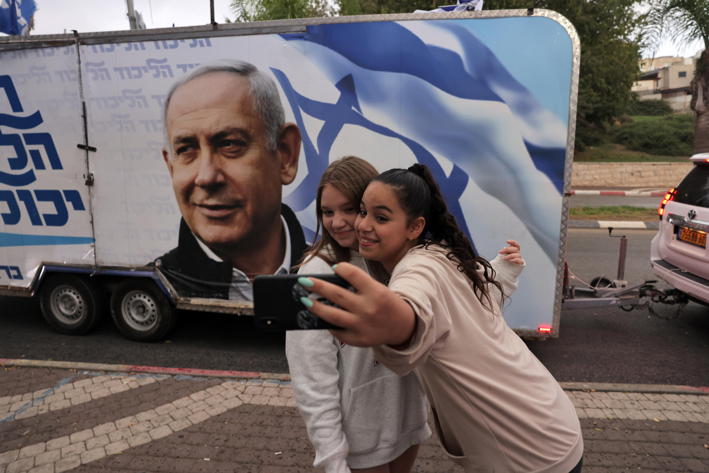 Netanyahu eyes comeback one eve of Israel election
