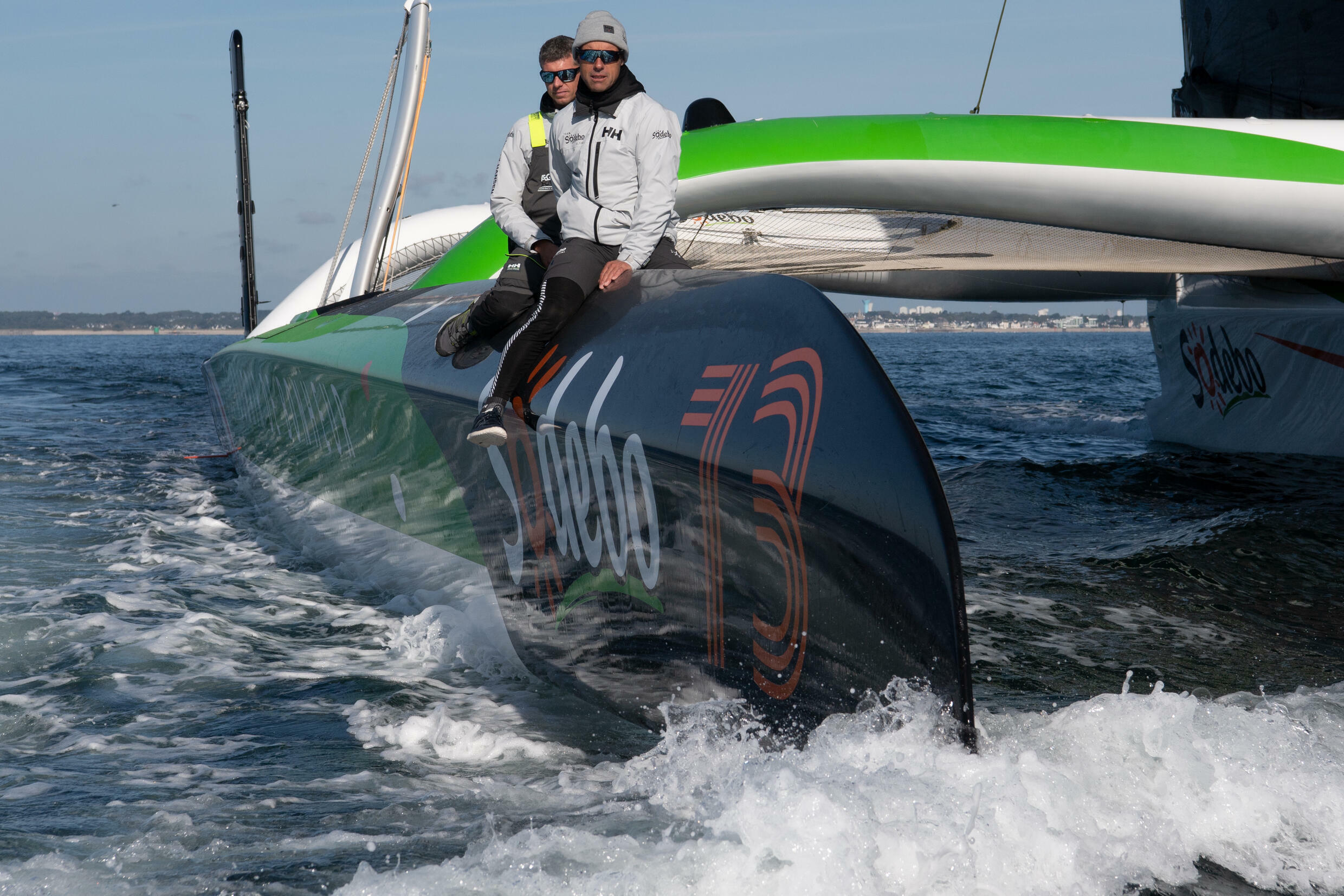 Transat Jacques Vabre: Cammas toujours en tête, Coville percute un ofni
