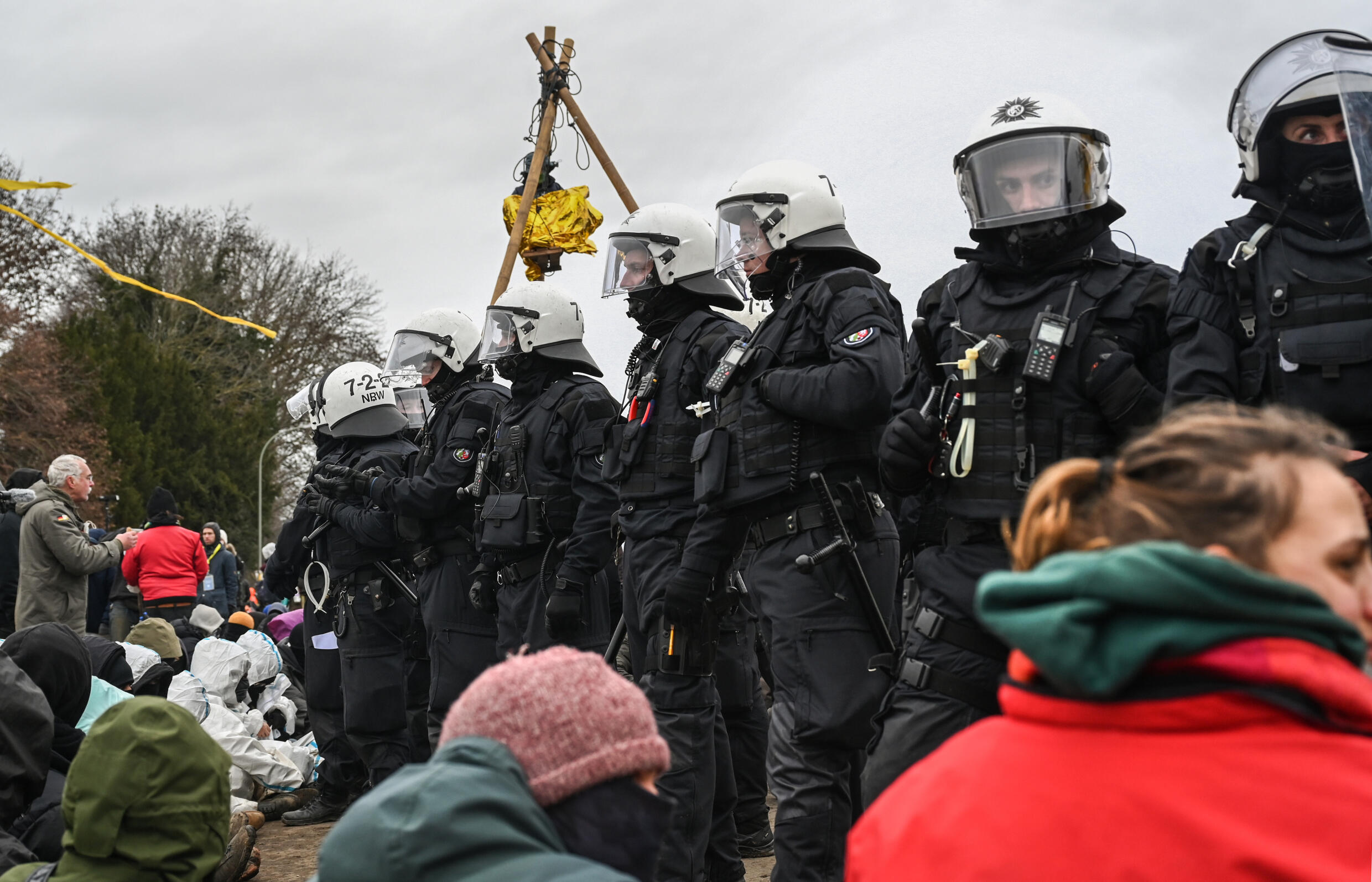 Police move in on anti-coal activists at German protest camp