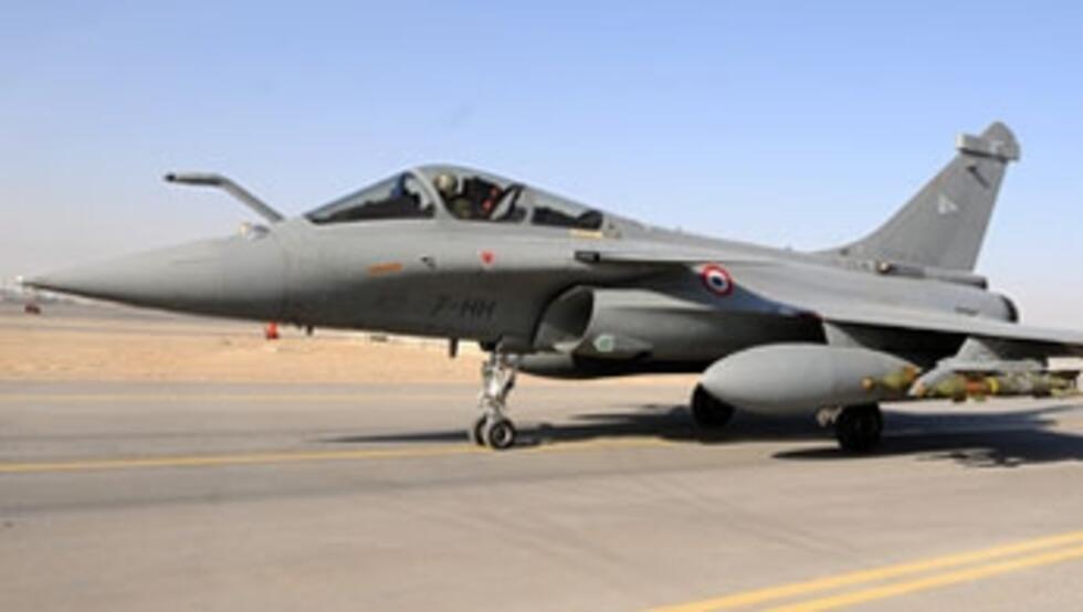 Fighter jets steal the spotlight at the Dubai Airshow 2009