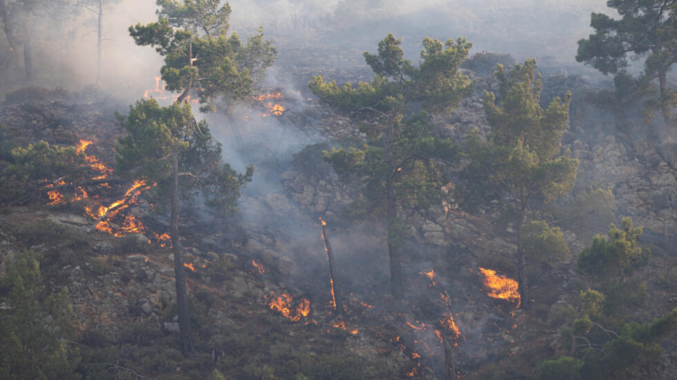 En imágenes: temperaturas récord en Grecia mientras los incendios ...
