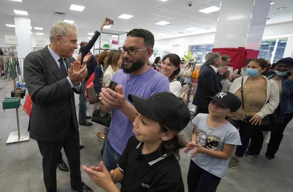 Iconic New York discount luxury store reopens after pandemic bust