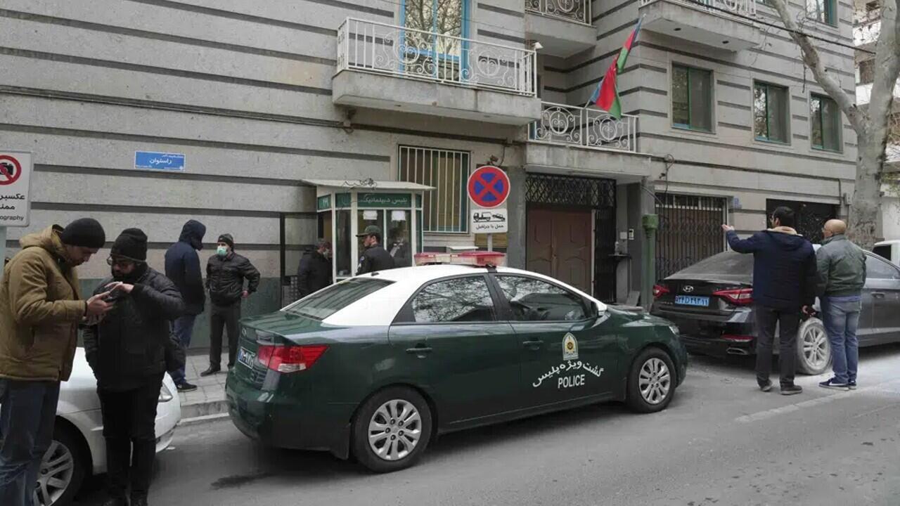 Atentado en la embajada de Azerbaiyán en Irán eleva las tensiones entre ...