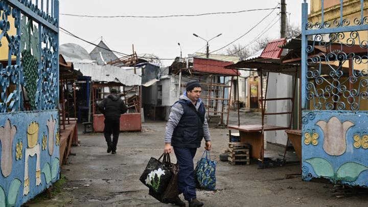Key Ukraine naval base unbowed despite Russian onslaught