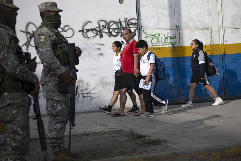 Peruvian schoolkids living in fear of extortion gangs