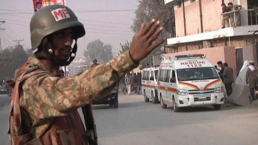 Pakistan restarts executions after Peshawar school attack