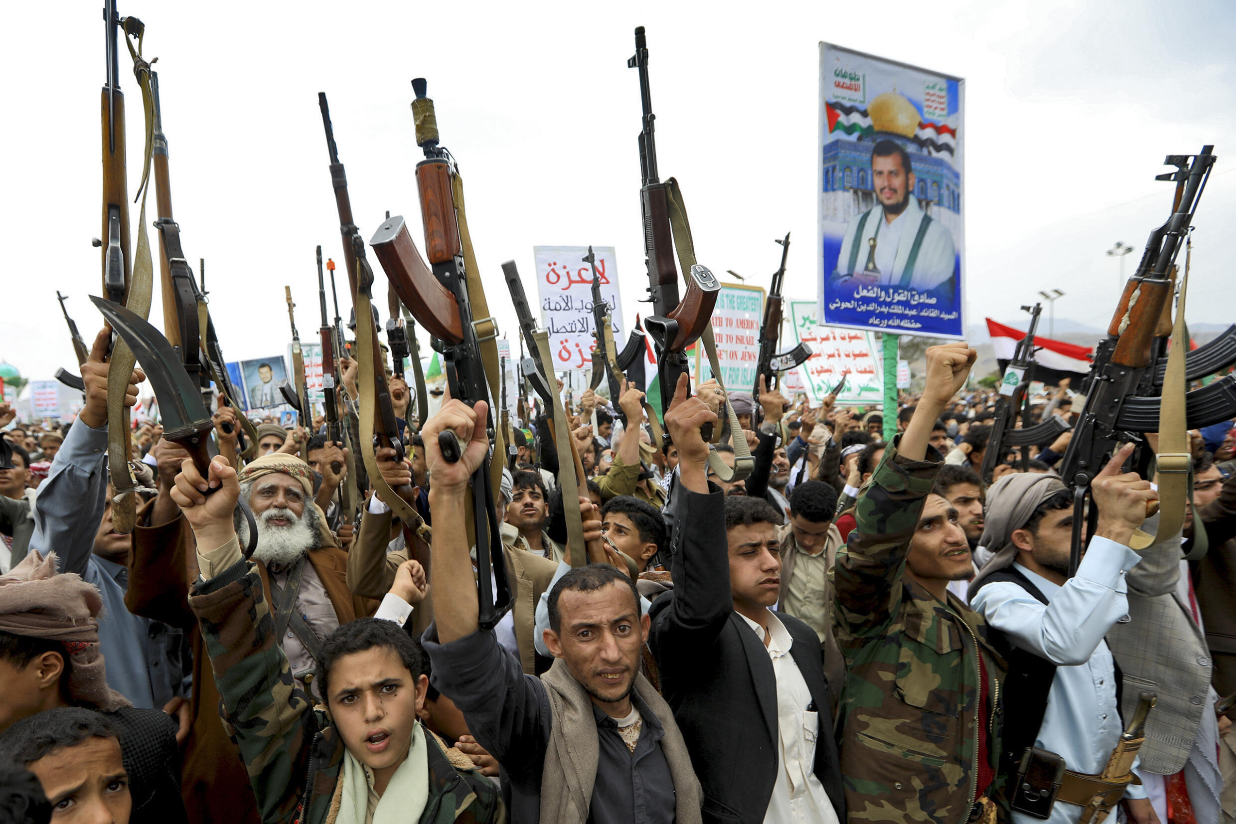 Gaza City's Shujaiya district heavily bombarded for fourth consecutive day