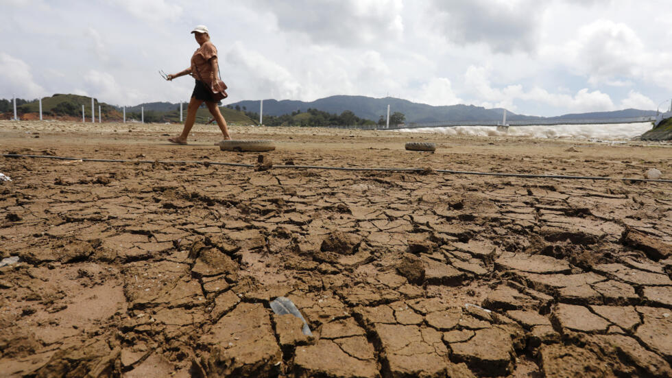 Sequía en Colombia afecta energía de Ecuador, que anuncia racionamientos