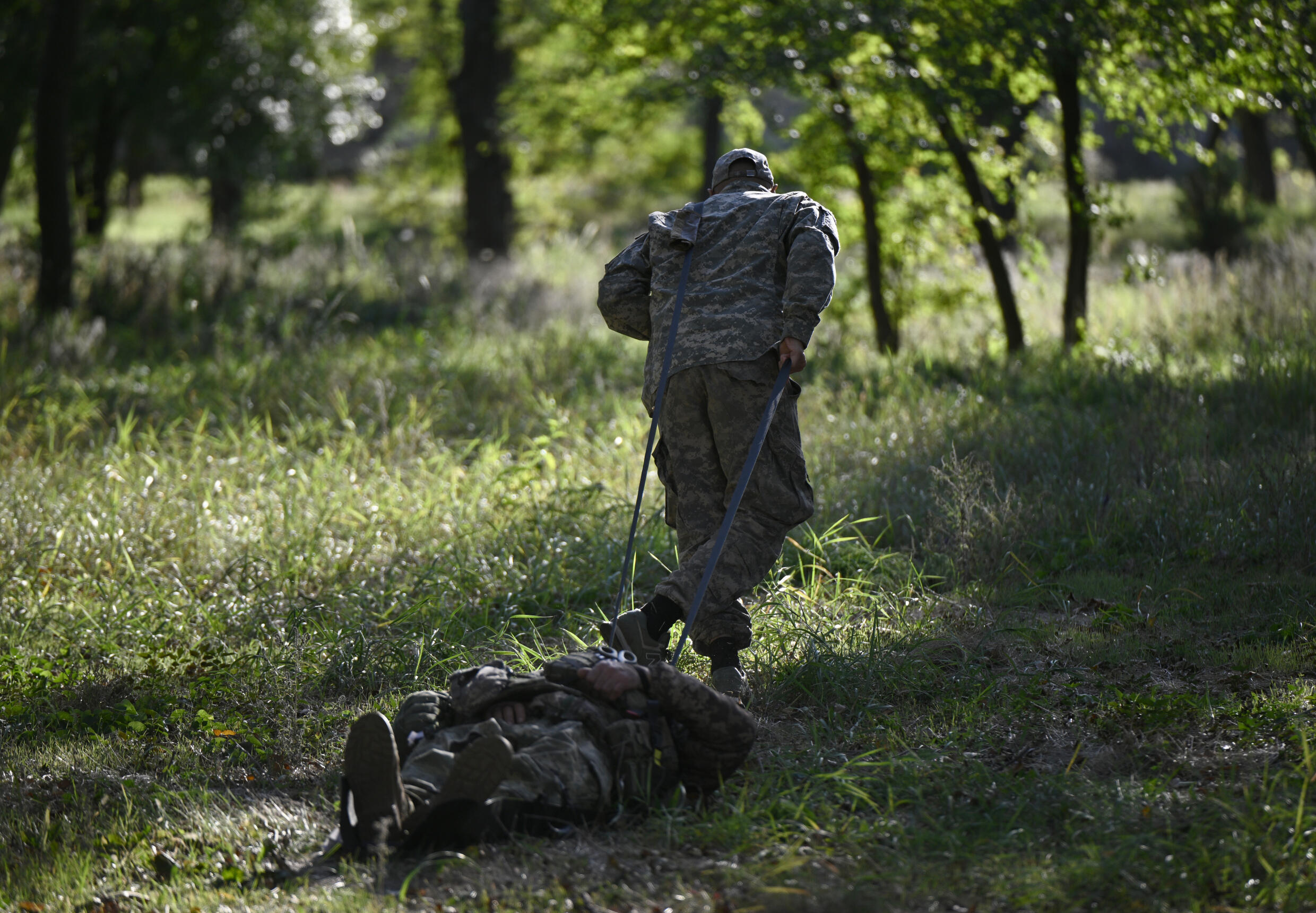 Ukrainian soldiers learn first aid near the front line