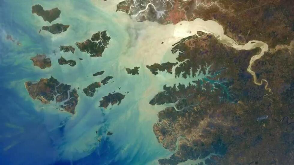 French astronaut Pesquet takes stunning pictures aboard ISS - France 24