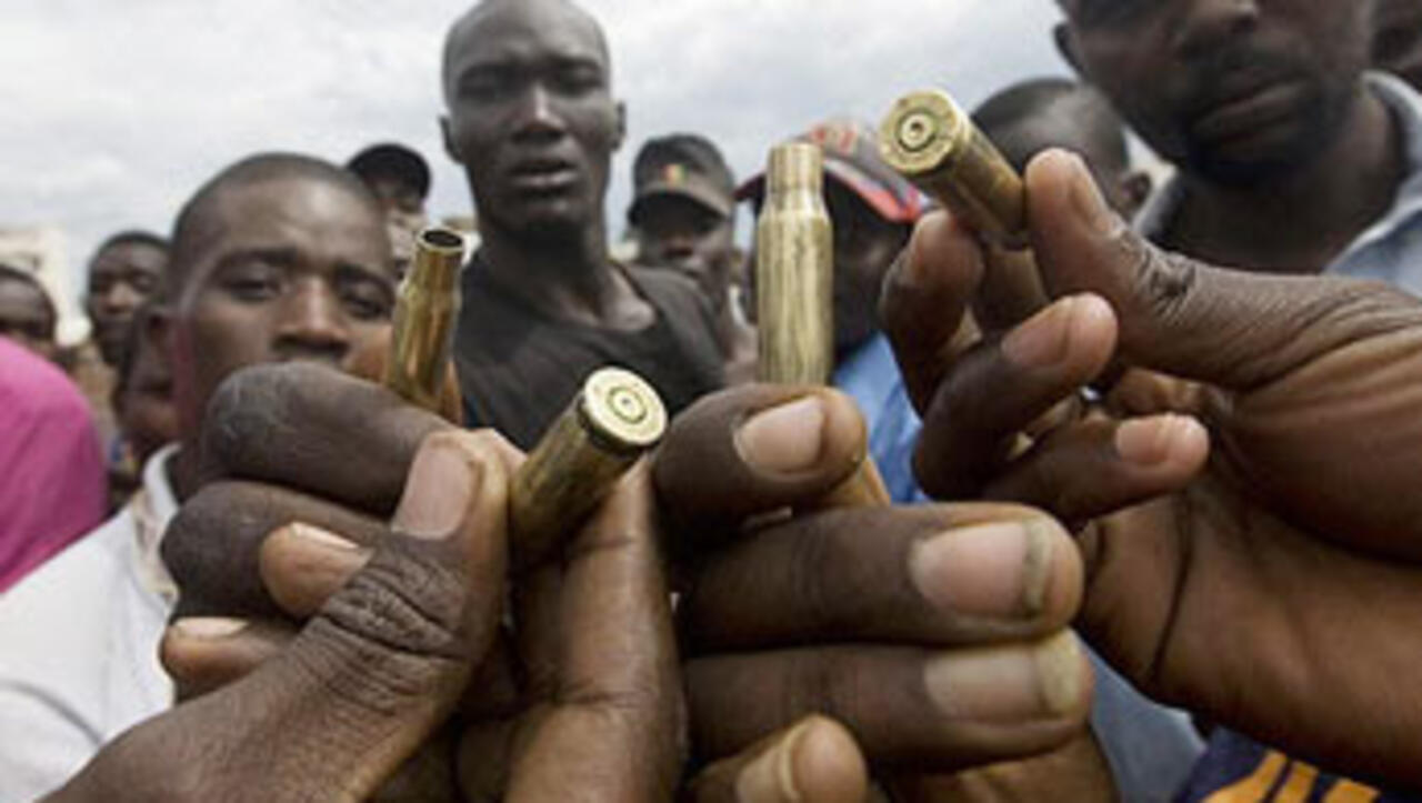 Kenyan police use bullets to disperse protesters