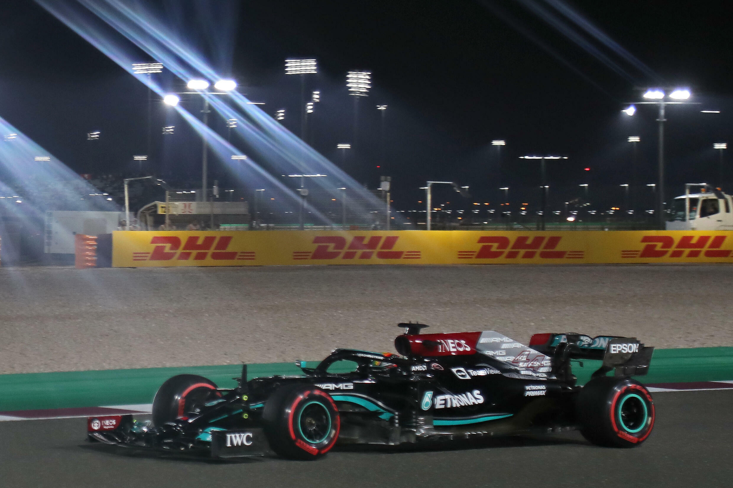 F1: Hamilton en pole position au Qatar, Verstappen 2e mais sous enquête