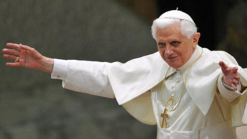 Pope backs Nazi-era predecessor for sainthood